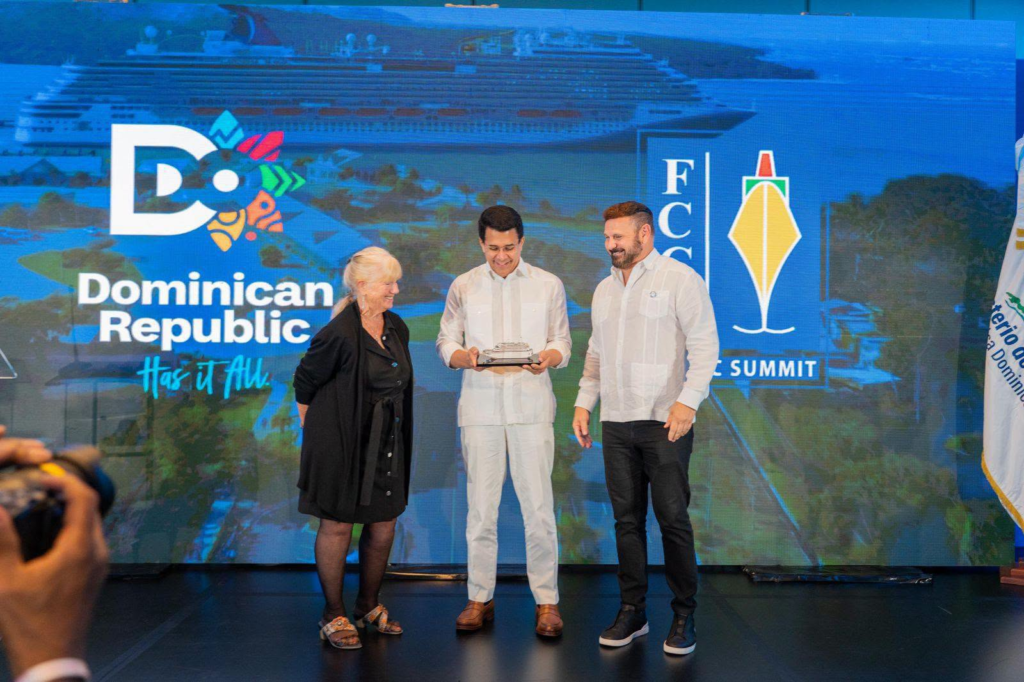 FCCA reconoce al ministro David Collado por su liderazgo en el ...